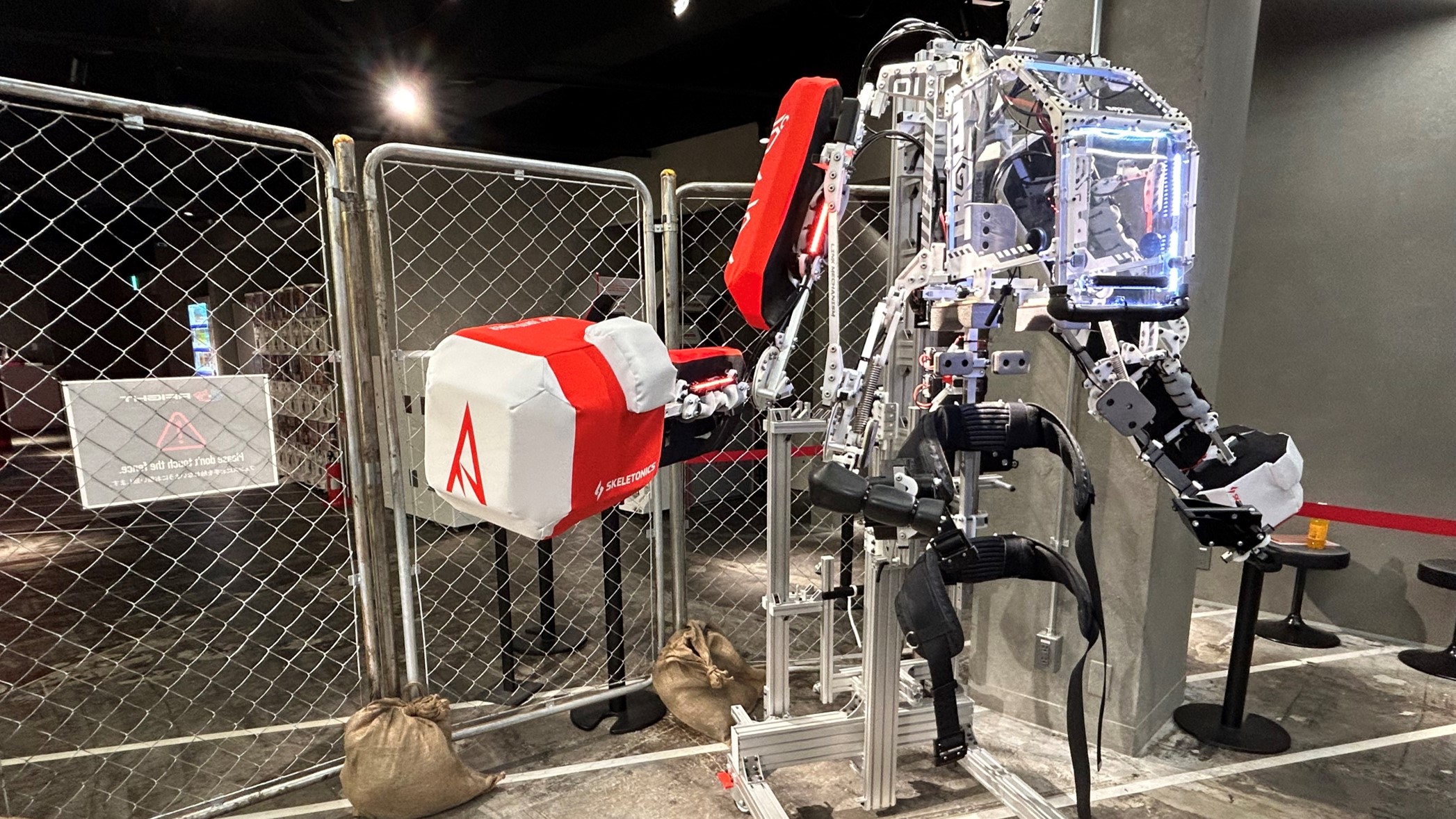 東京タワー「RED° TOKYO TOWER」に初上陸！ロボットを装着して戦う「RFIGHT」を体験してきた！ - Lab BRAINS