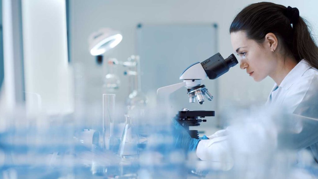 一対一なら落ち着くのに、大勢だと疲れる？――人と話す「場面の違い」を知ることで見えてくるもの - Lab BRAINS